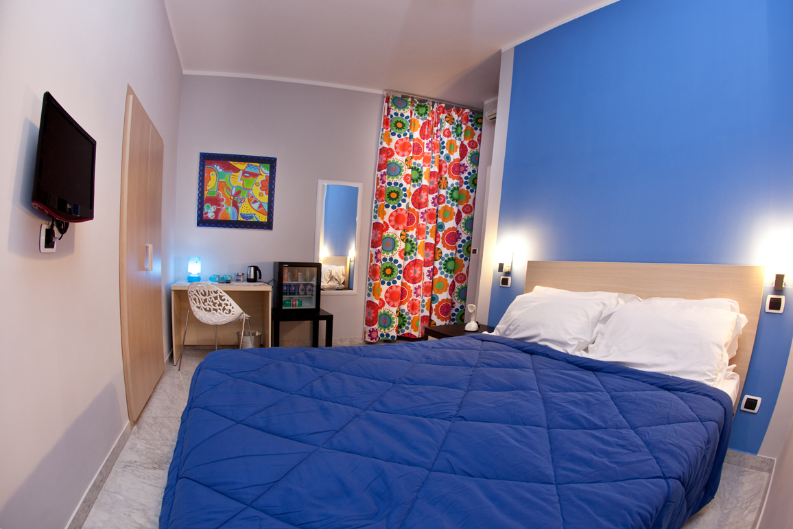 Alessandro Esposito H Rooms Boutique Hotel Napoli: marzo 2017