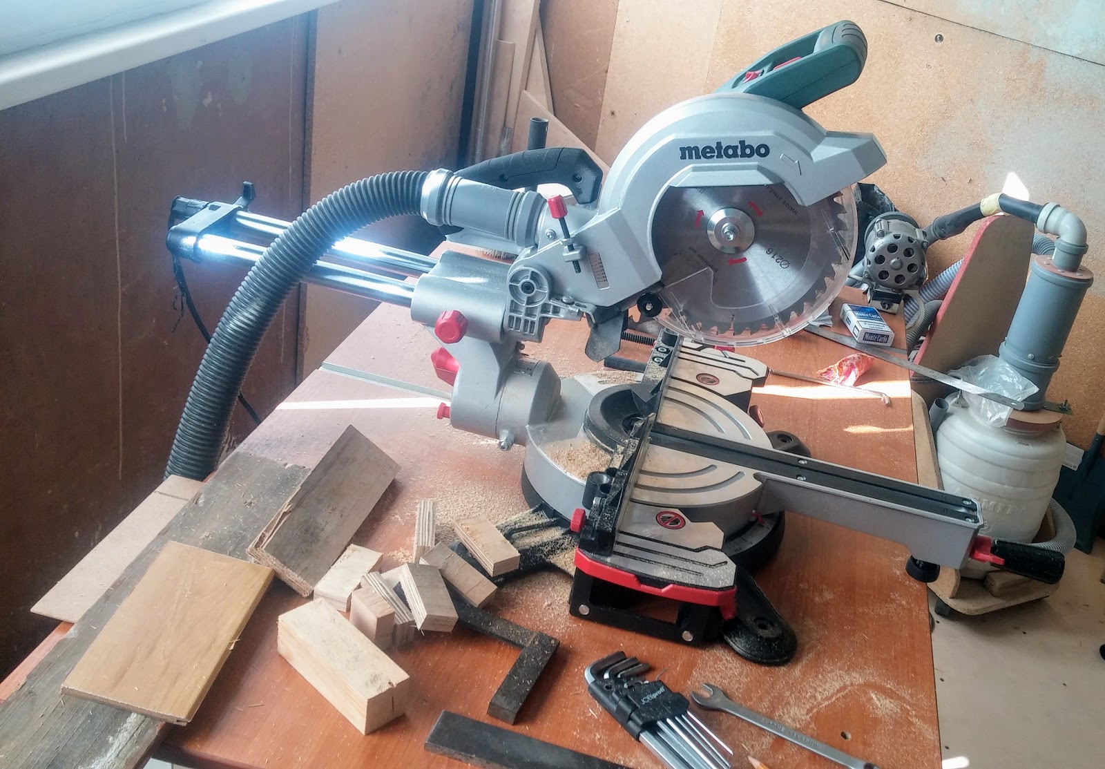 Serf DIY: Торцовка Metabo KGS-216M