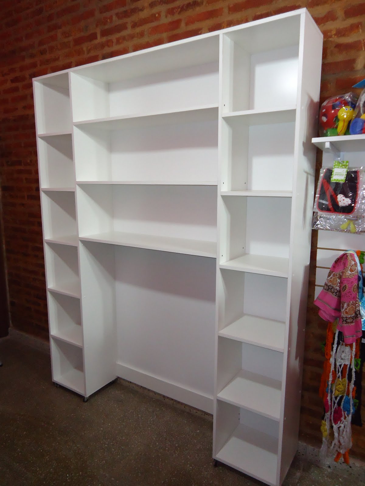 El Detalle, muebles diseñados a medida: Amoblamiento de negocio de ropa...