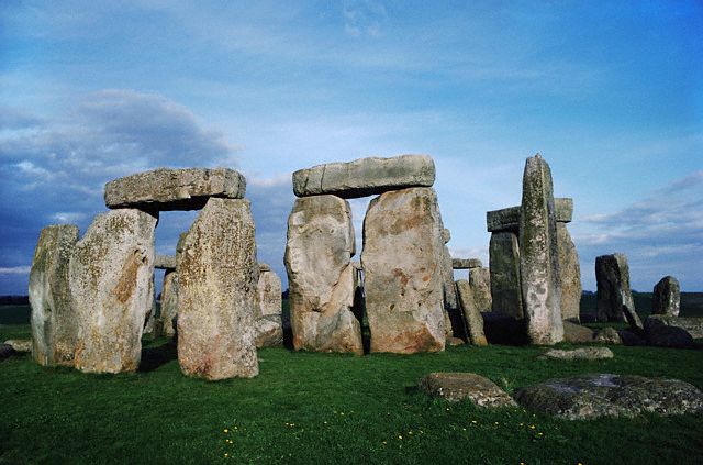 World Is 2 Travel: Famous Buildings in the World