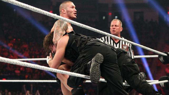 WWE In live!!!!: 6-MAN TAG TEAM MATCH