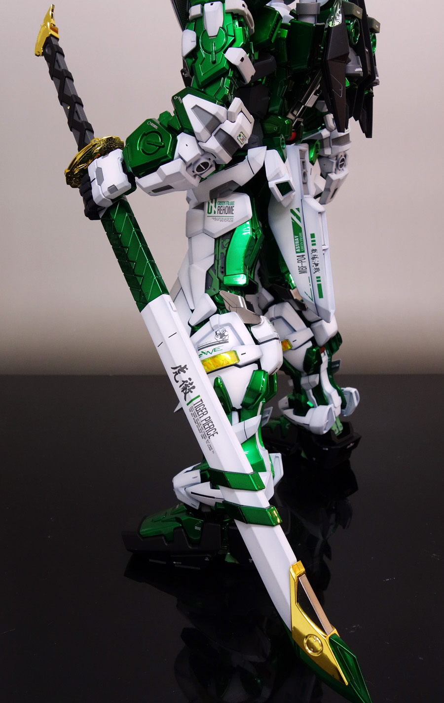 GUNDAM GUY: PG 1/60 Gundam Astray Green Frame - Painted Build