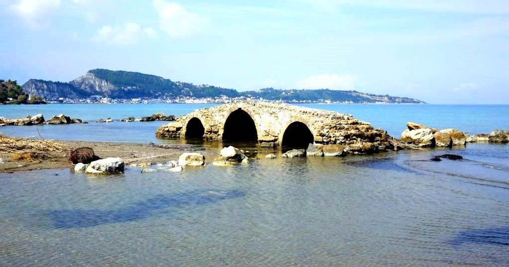 Zakynthos Travel Guide: Argassi...Entertainment near beautiful beaches!