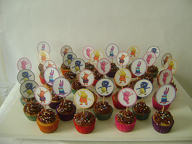 Carol Cupcakes & Doçuras: MINI CUPCAKES DOS BACKYARDIGANS