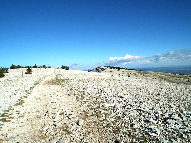 Un jour....Une photo !: Sommet du Mont Ventoux par le Vallon des ...