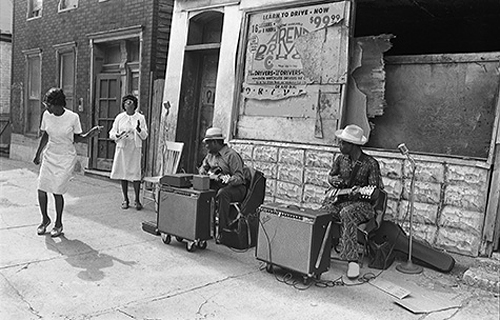 Chicago's Legendary Maxwell Street in photographs by Tom Smith