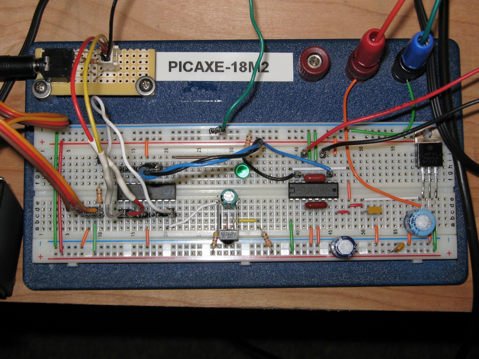 Dinsmore's Robot Lab: IR Remote Control of PICAXE Processor