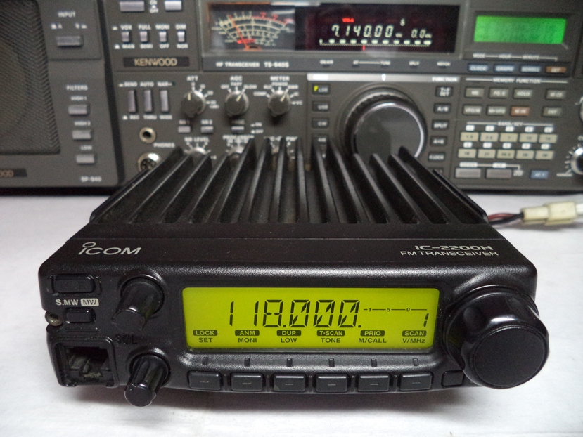 MEDAN RADIO: Icom IC-2200H Black