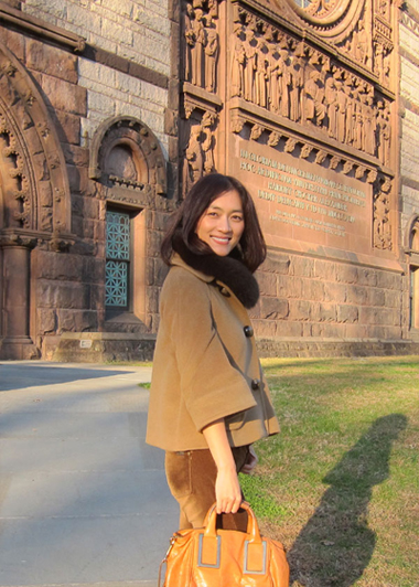 Camel: CH Carolina Herrera cropped coat & Chole bag