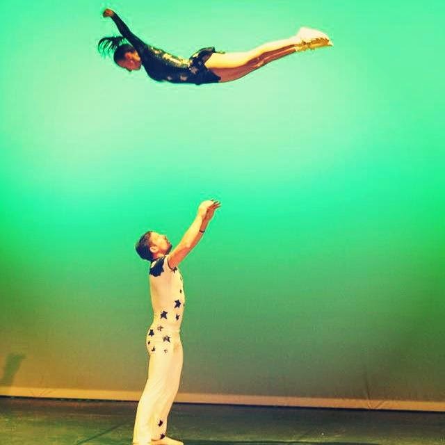 Bailar para vivir: Rock Acrobático