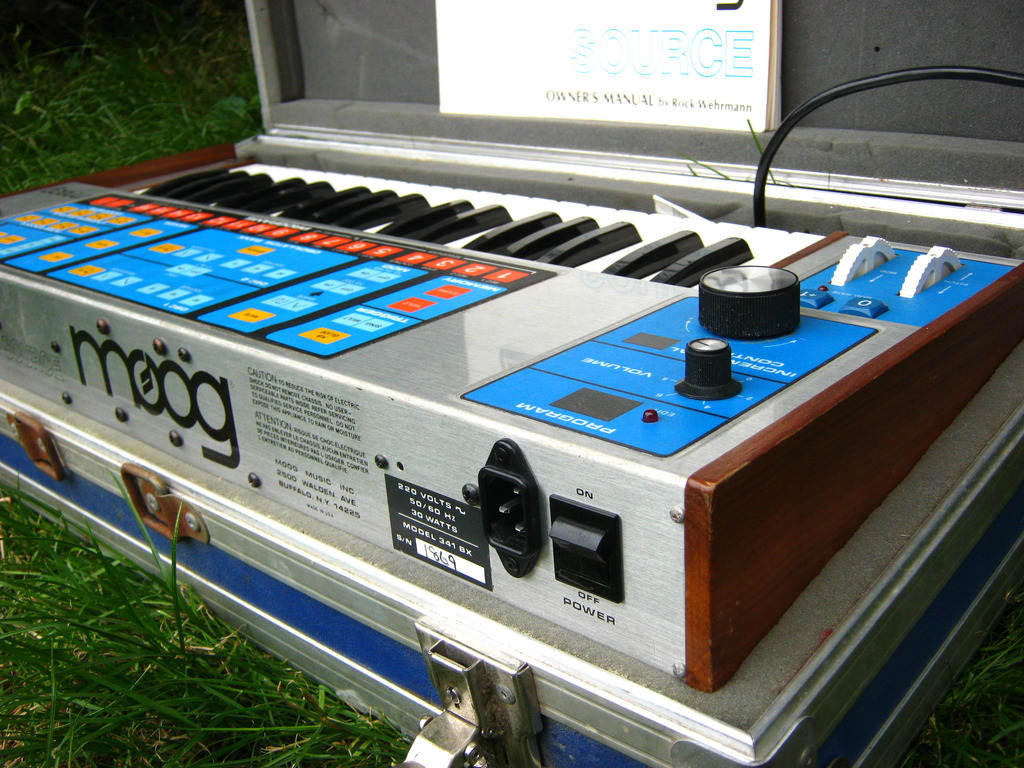 MATRIXSYNTH: Vintage MOOG The Source SN 1869