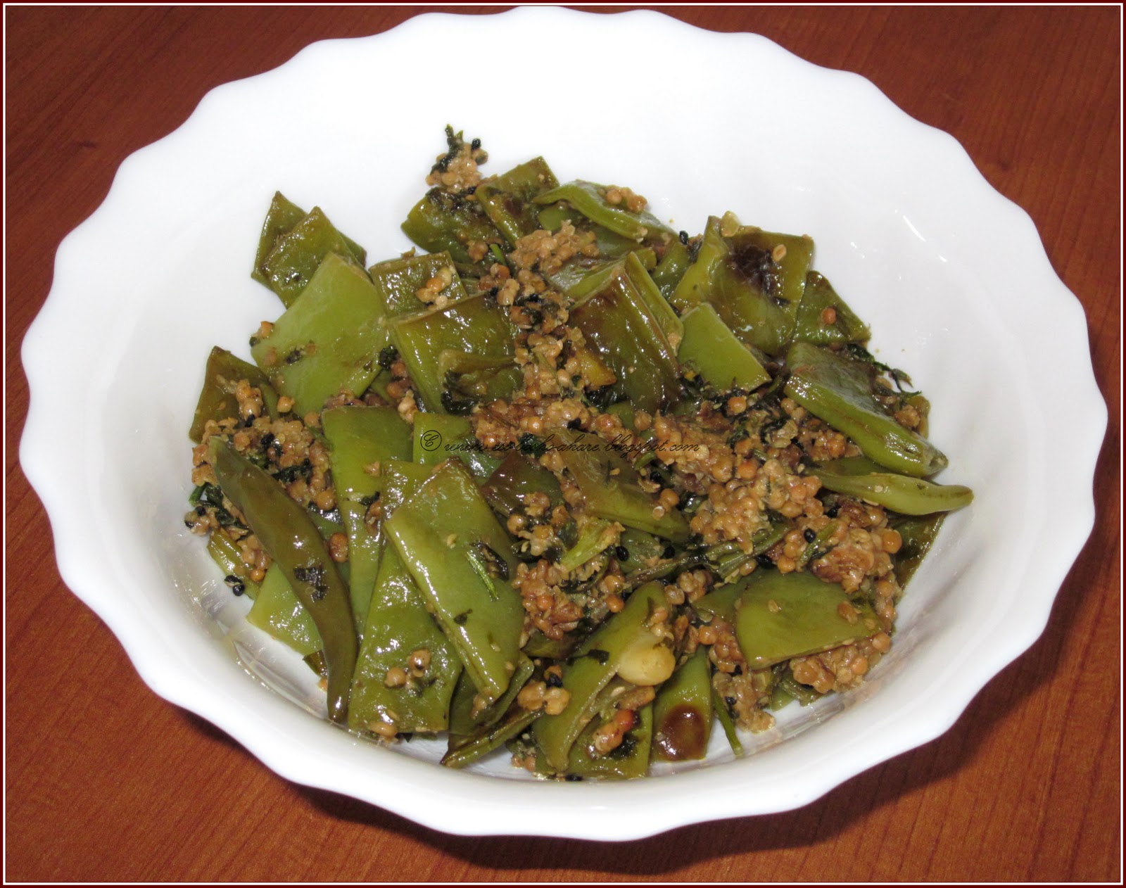 Taste Buds: Sorshe sim (Flat beans with mustard paste)