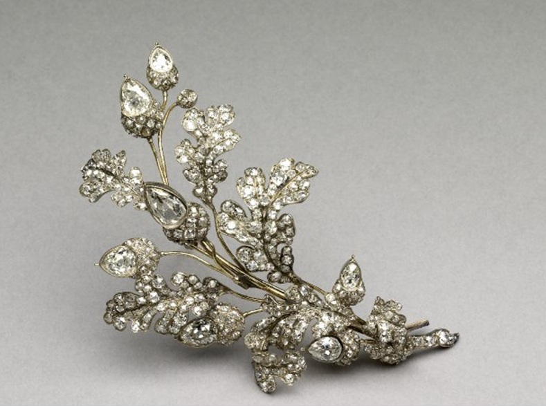Korōnē: Hunt and Roskell Oak Leaf Tiara