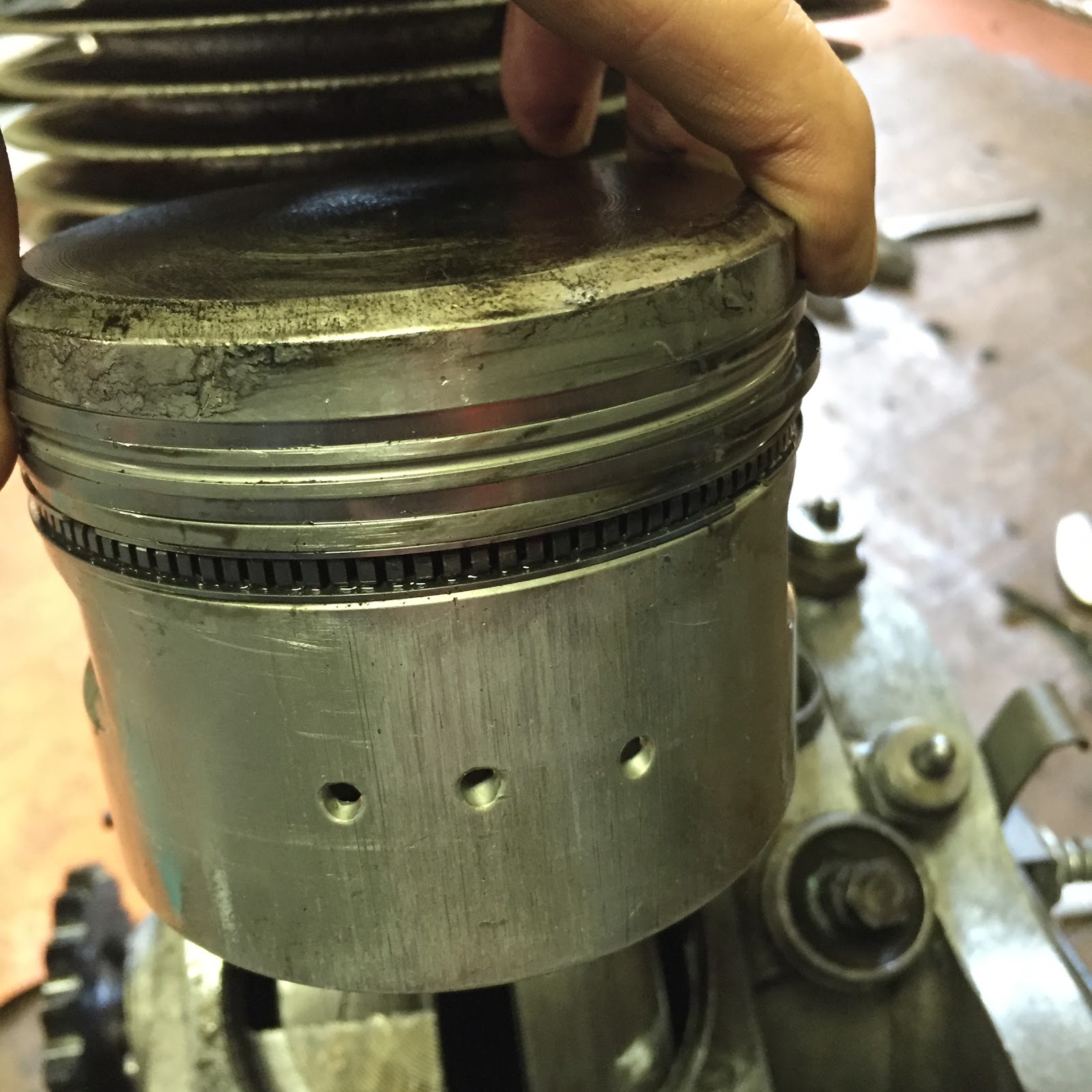 Chopper maniac: piston check