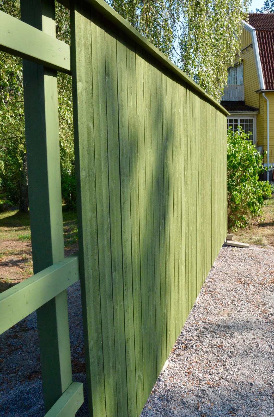 Måla slamfärg och bygga plank