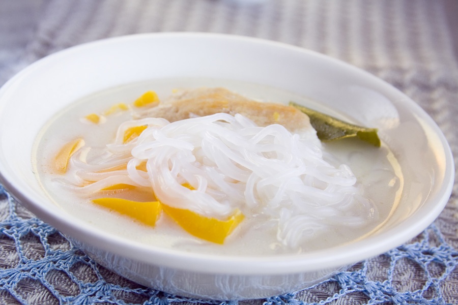 Maailma maitsed: Kana-kookosesupp nuudlitega