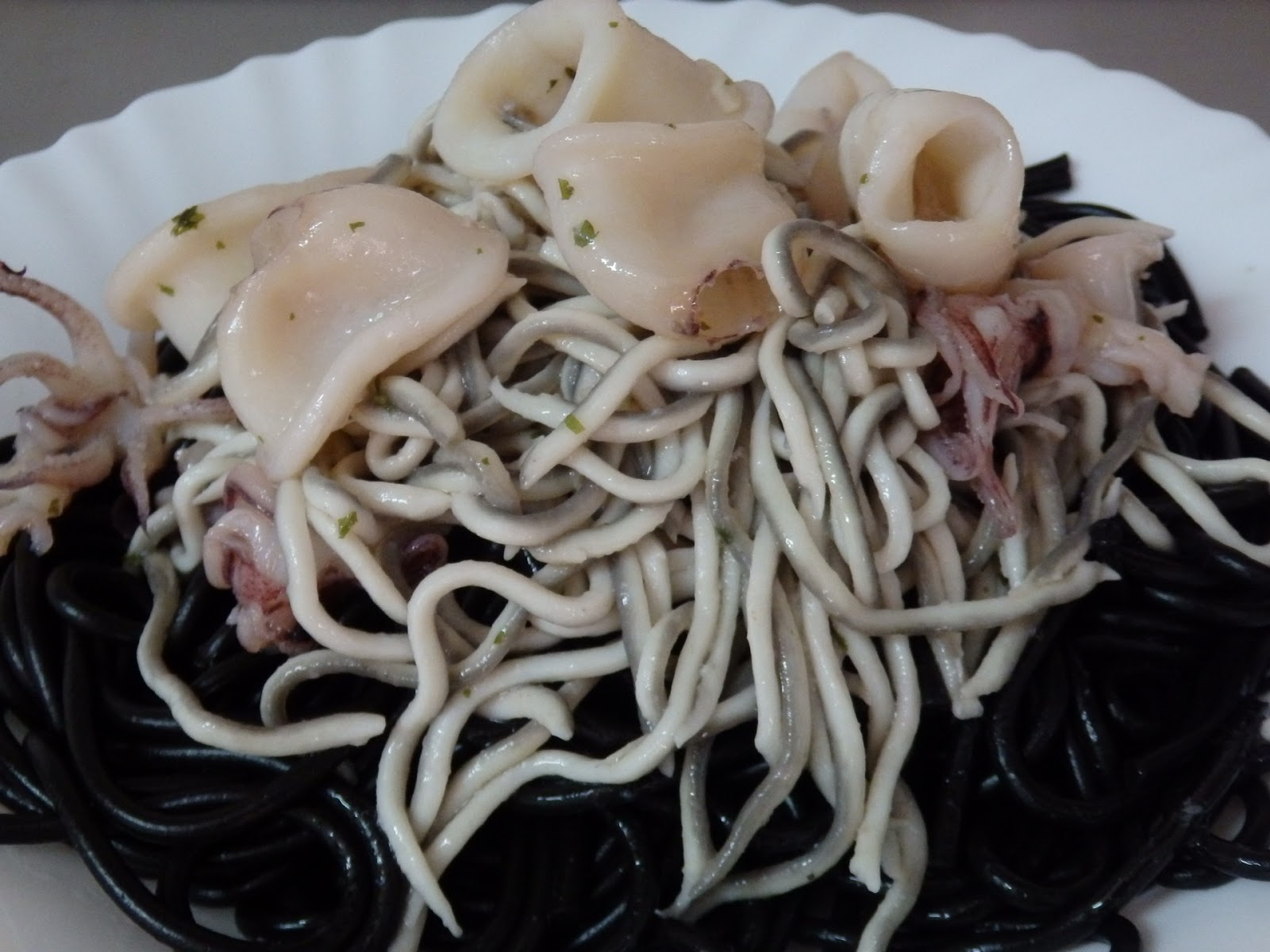 OSUKAA IS COOKING: SPAGHETTI AL NERO DI SEPIA CON GULAS Y CALAMARES ...