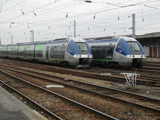 LA PASSION DU TRAIN: AGC et Wagons spéciaux