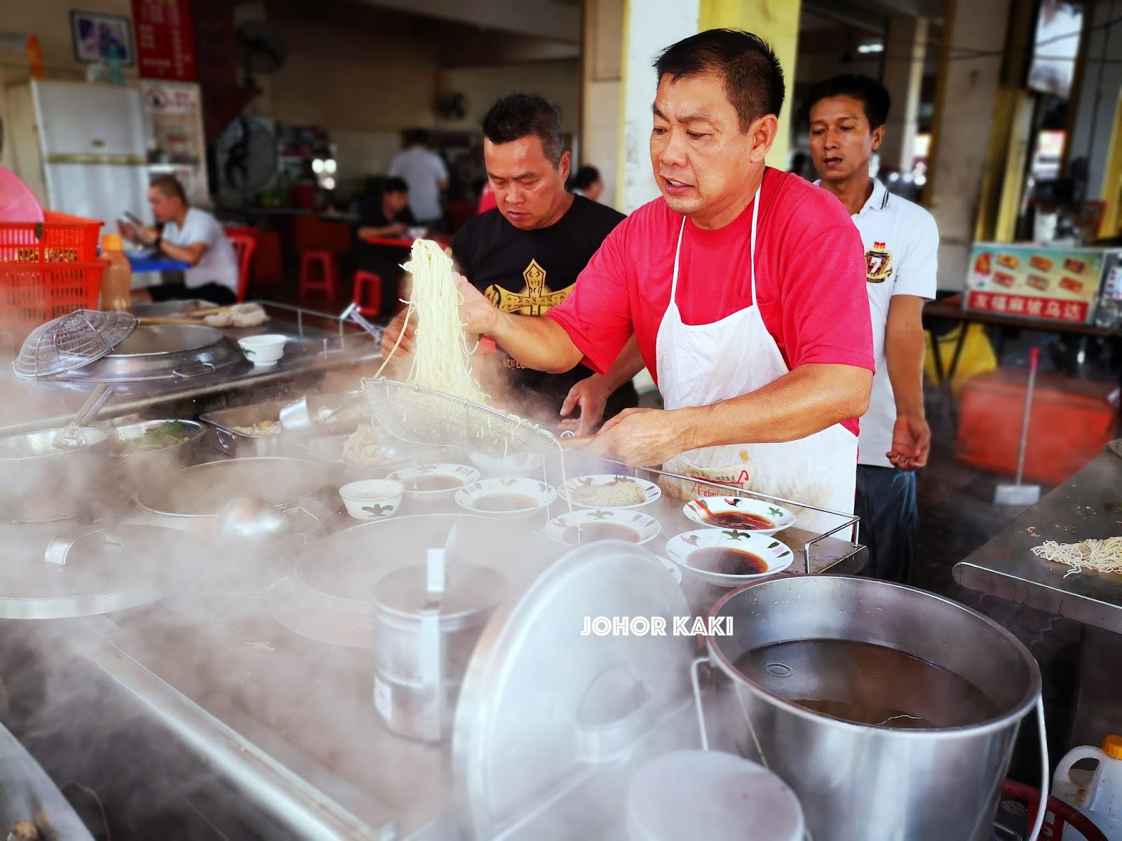 Ah Choy Wan Tan Mee @ Muar Glutton Street 亚才云吞面. 麻坡贪吃街 ⭐⭐⭐⭐ |Tony Johor ...