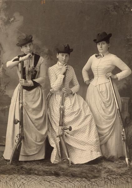 18 Vintage Photos of Women Posing With Guns From the Past ~ Vintage ...