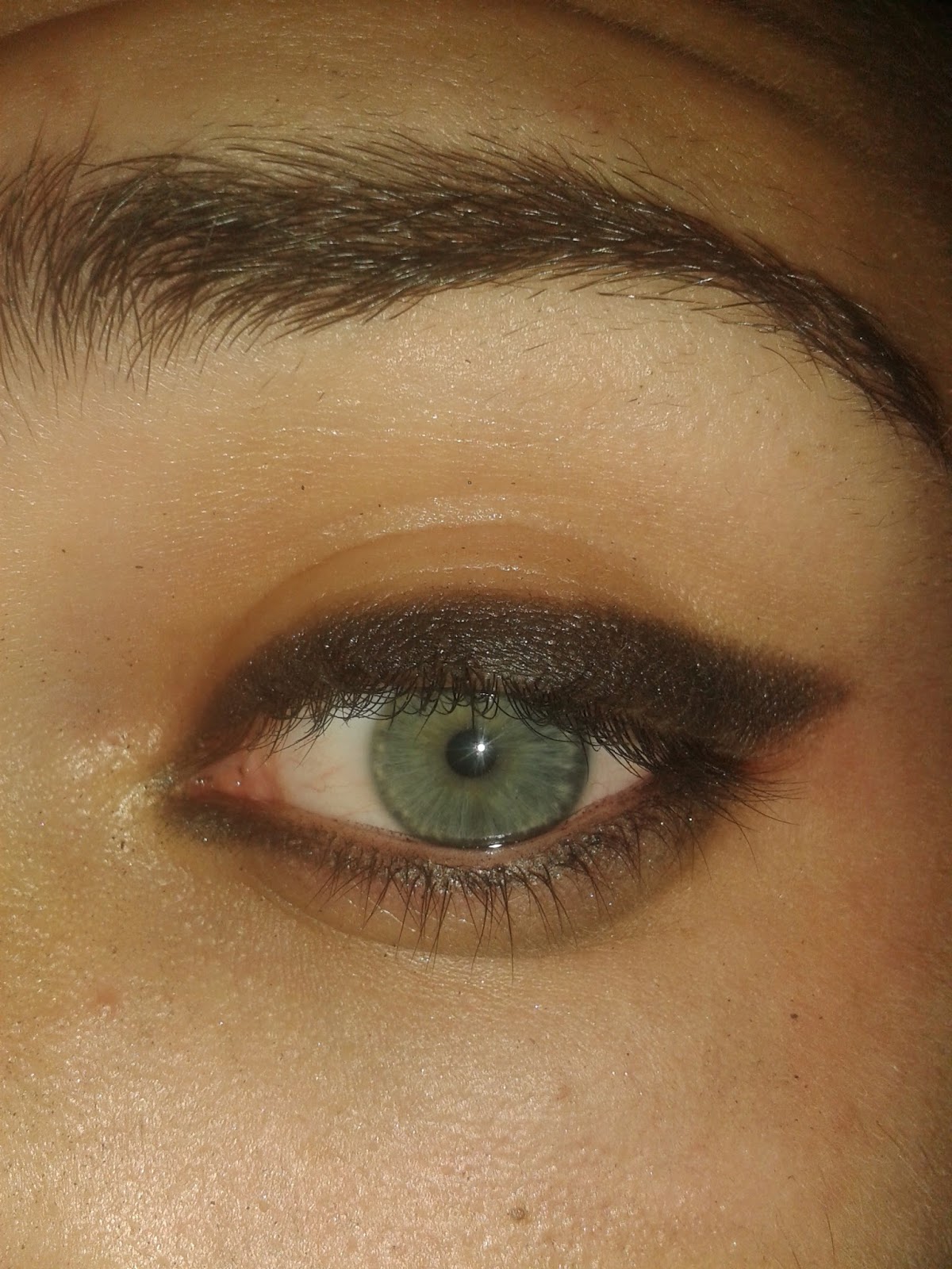 style, glamour and make up : delineado PIN UP con sombras♡