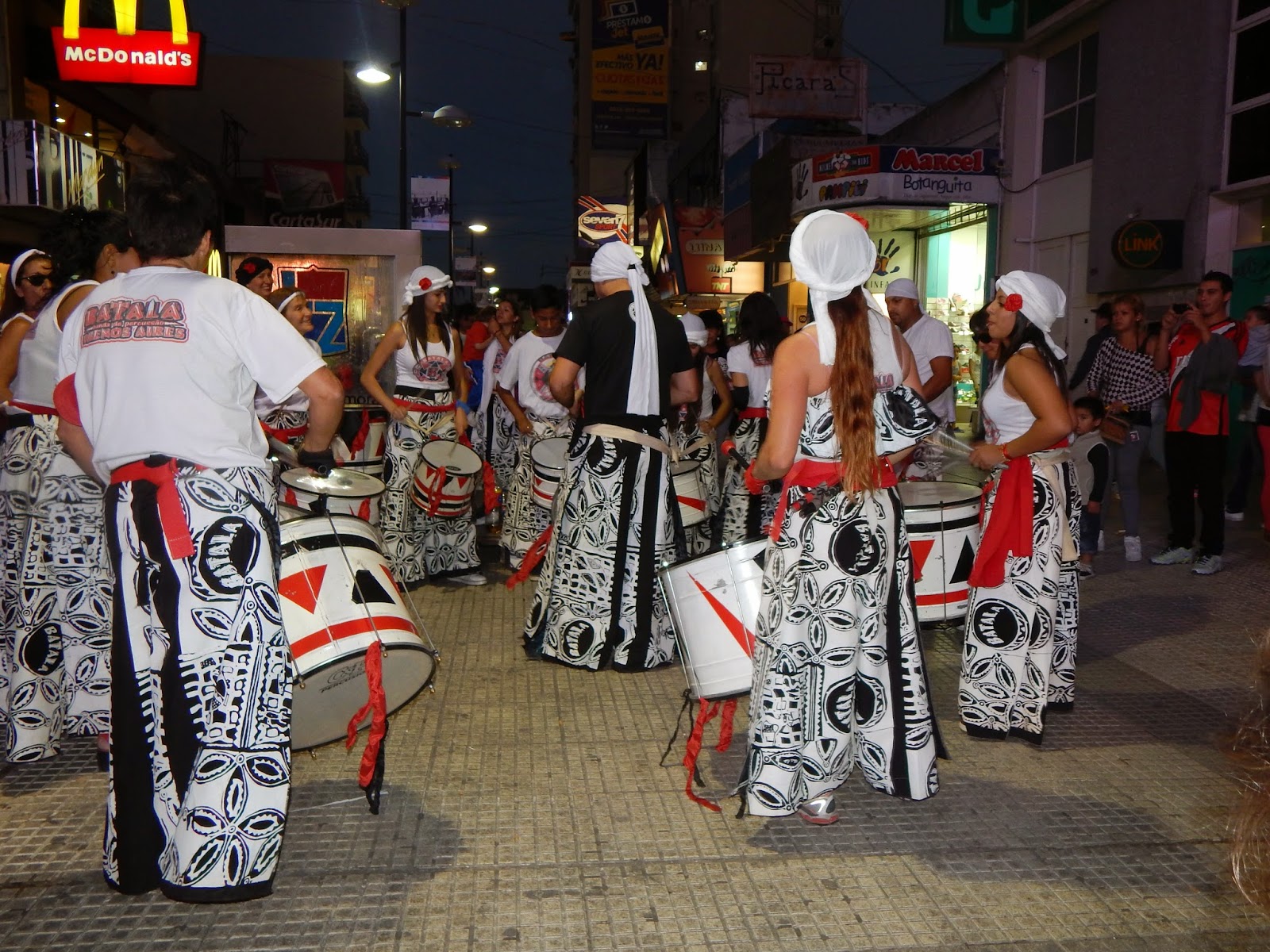 COSAS VARIAS: comparsa o murga o lo que sea