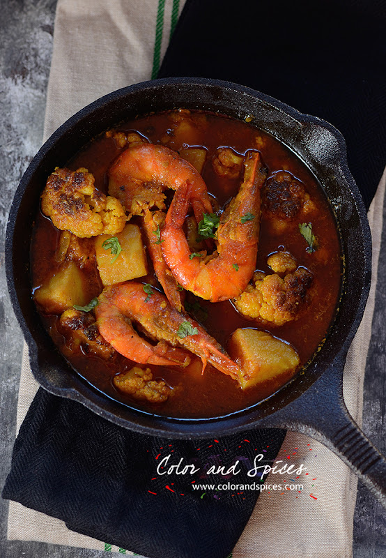 Color and Spices: Prawn curry with potato and cauliflower..