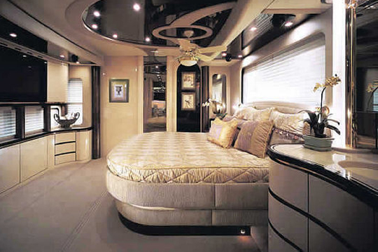 HUSAINBA: Mobile vip Hotel in Bus