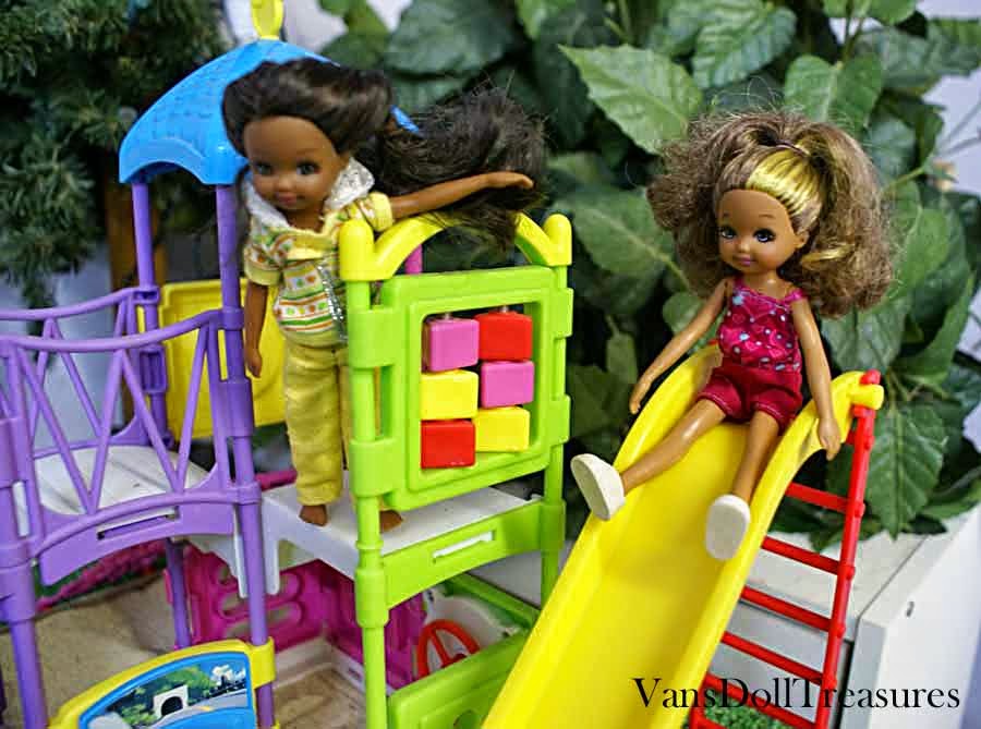 Fashion Dolls at Van's Doll Treasures: Park Fun Continues (Photostory)