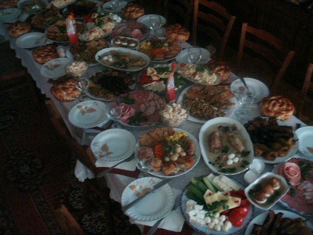 COOKING WITH ANISOARA: (1) O MASA ,:)) CA LA MOLDOVENI