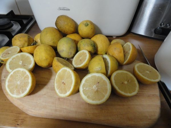 Decluttering challenge - week 2 + lemon cordial | down to earth