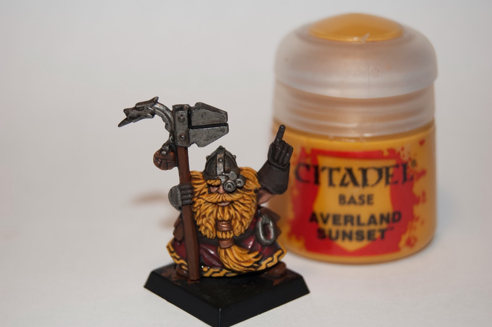 grashnak is painting miniatures: Dwarven Master Engineer