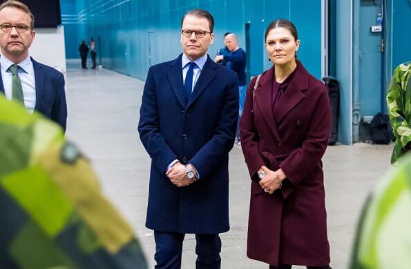Princess Victoria and Daniel visited the military field hospital in Älvsjö