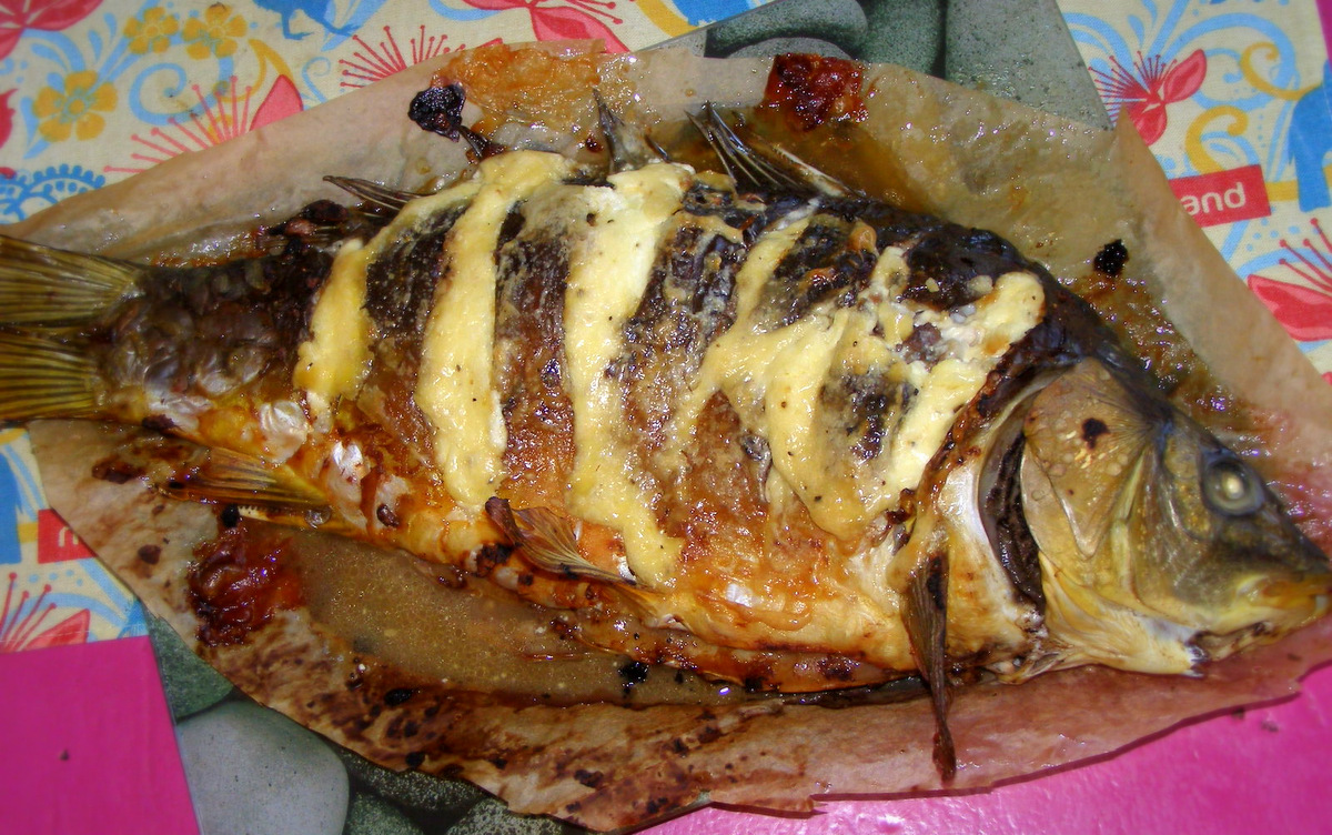 Cepeškrāsnī cepta karpa