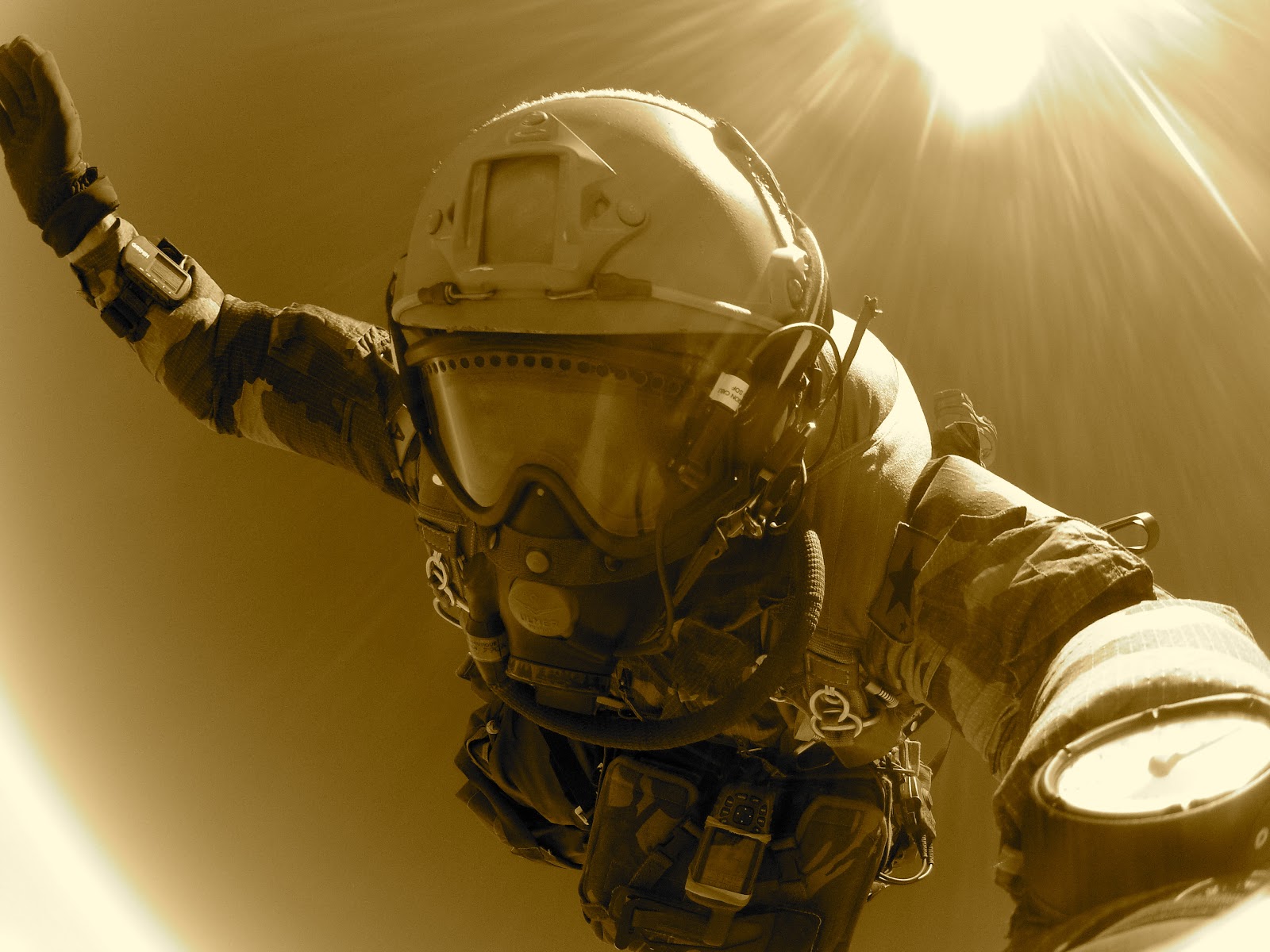 Military Parachuting: HAHO/HALO