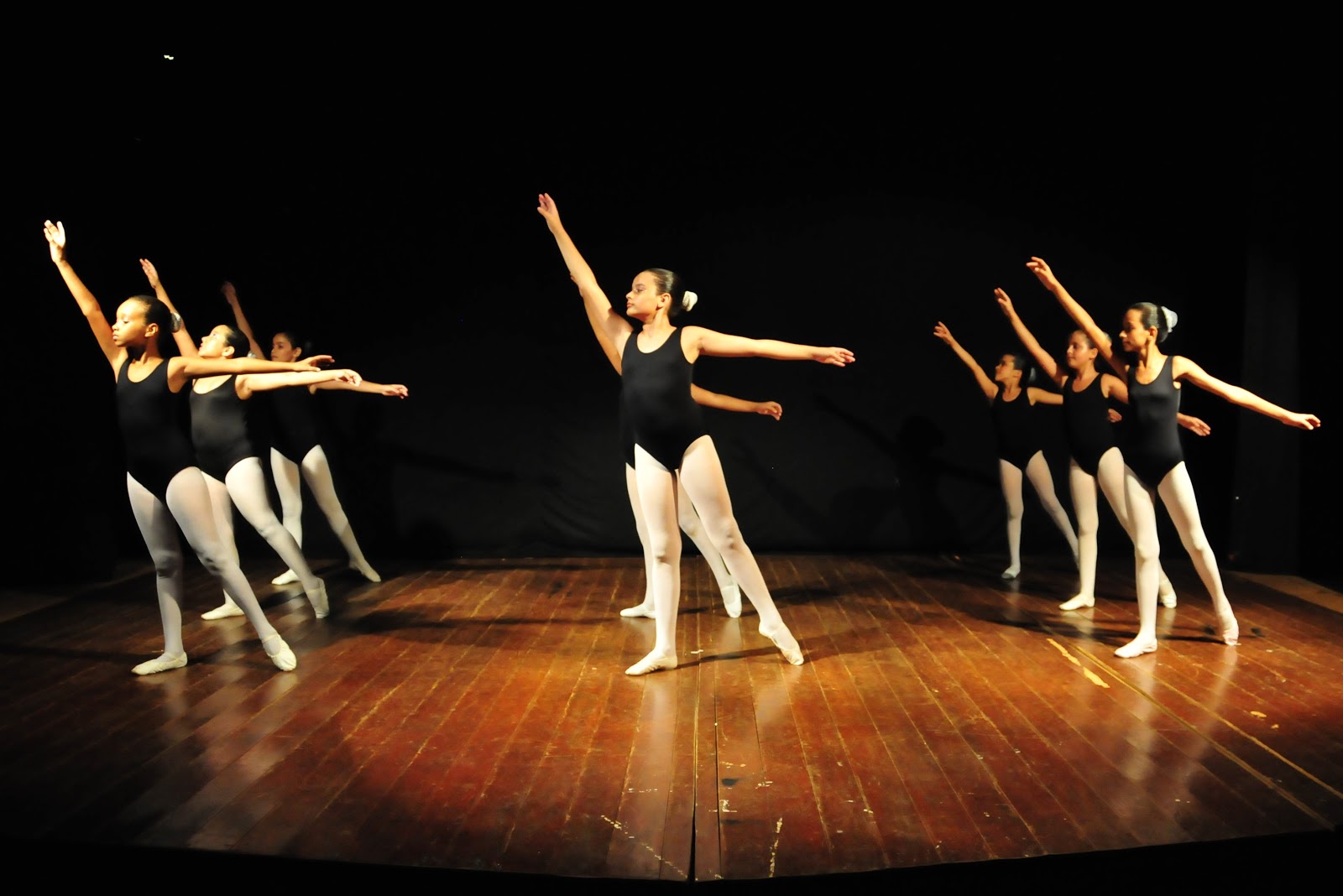 Teatro Ogan: Aulas de Balé Clássico no Ponto de Cultura Ninho do Sol