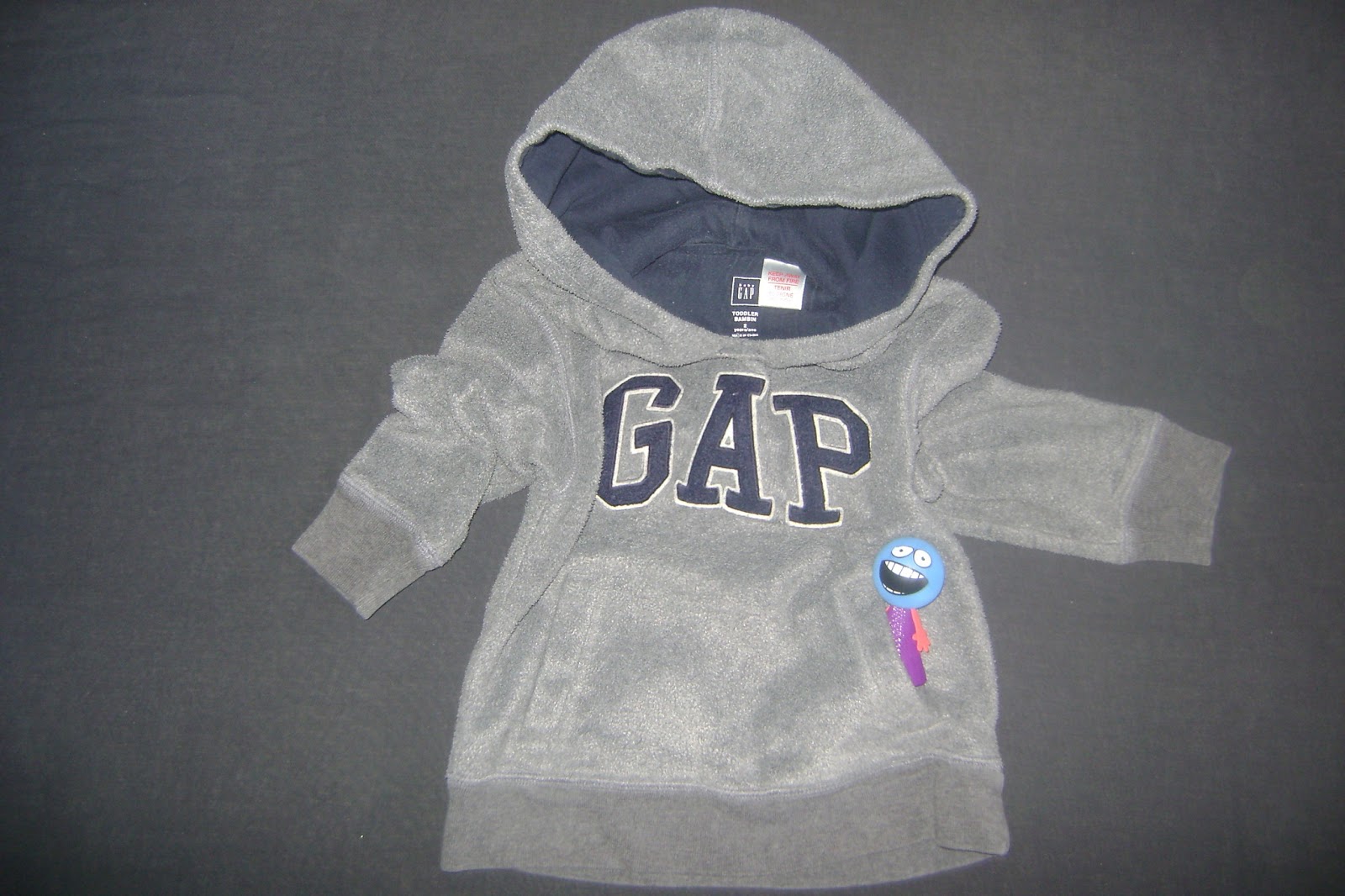 Hainute plimbarete: 35 lei Hanorac GAP 2, 3 si 4 ani