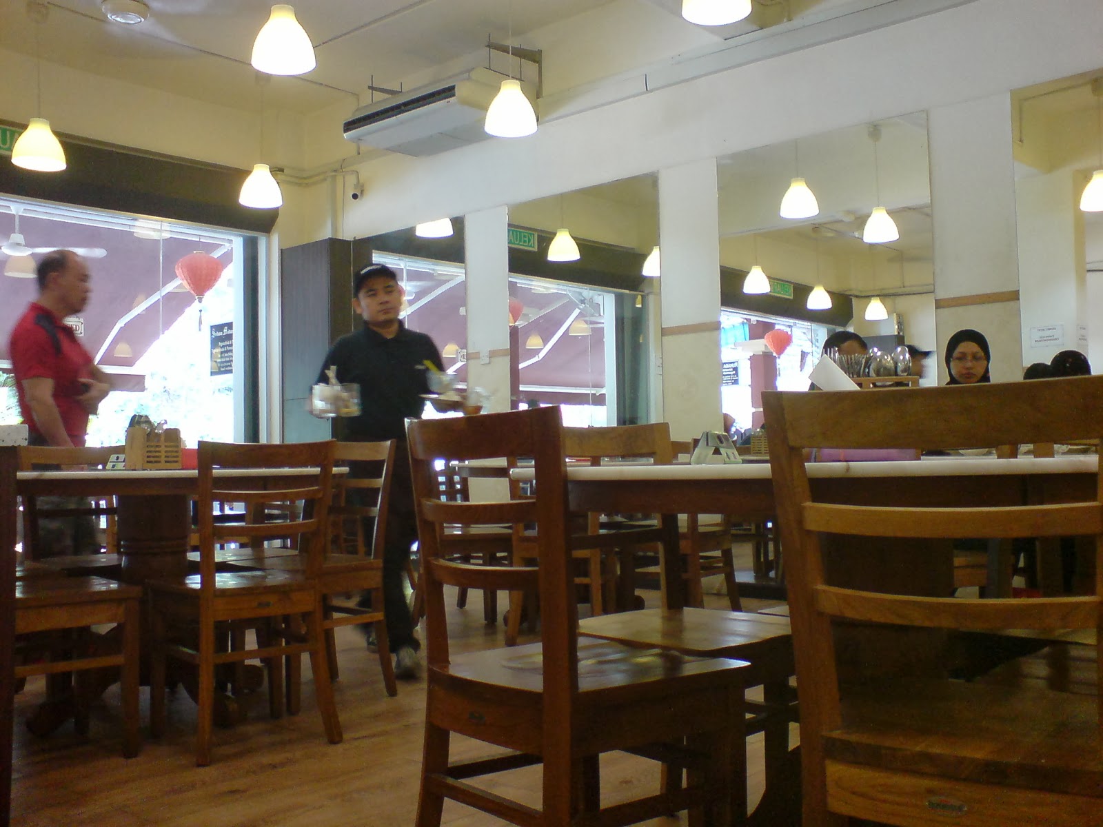 Thesis Hidup: Makan tengah hari di Homst Restaurant, Shah Alam