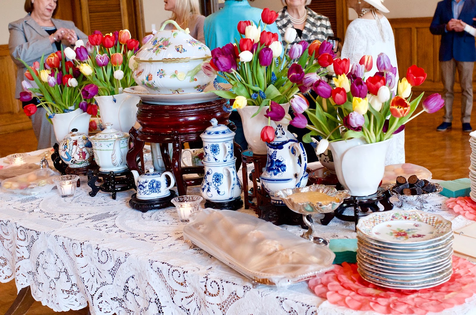 The Five O'Clock Tea Club Tablecloth, 4.9.18 - Entertaining Women