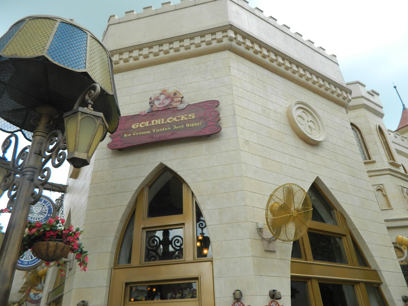 My Life & My Loves ::.: USS : Goldilocks