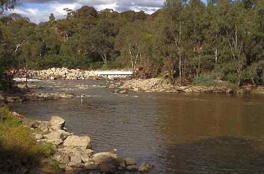 TRACKS, TRAILS AND COASTS NEAR MELBOURNE : Dight 's Falls - Yarra Bend Park