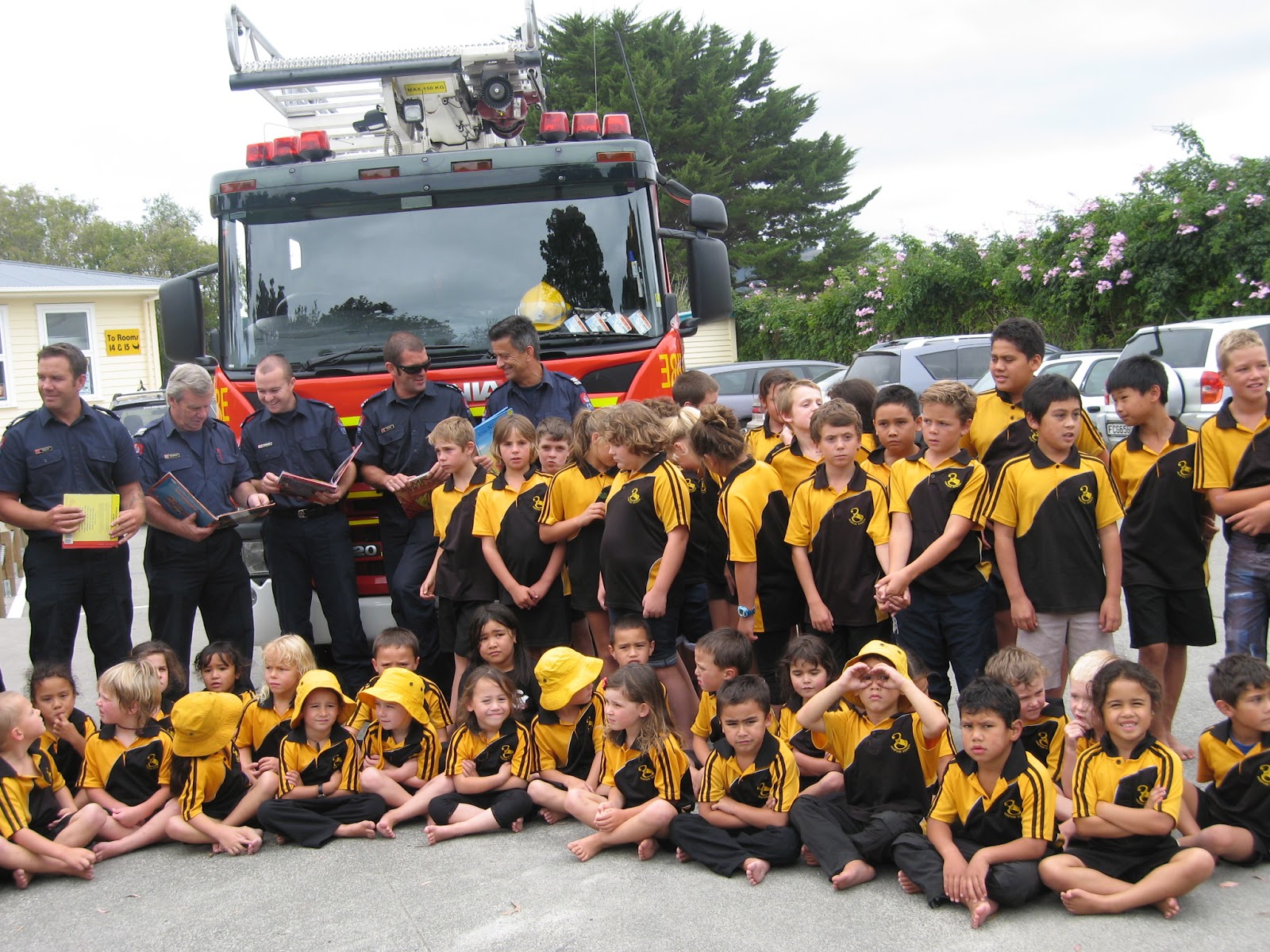 Room 14's Awapuni Super Kids : The firemen came to Awapuni School