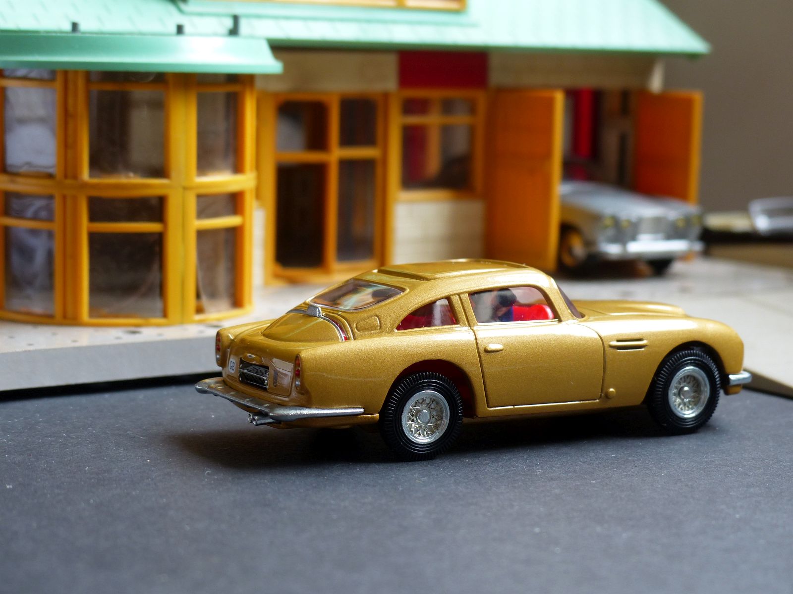 I LOVE CORGI TOYS: Return of the James Bond Aston Martin DB5