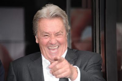 ALAIN DELON: SONRISAS Y RISAS SEDUCTORAS. SOURIRES SÉDUCTRICES.