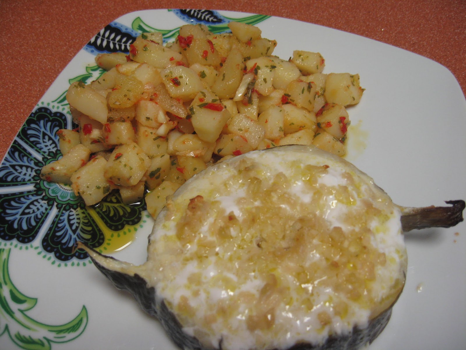 Prata da Casa: Congro no forno+ batatas com molho vinagrete