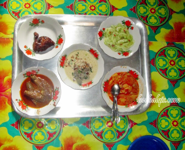 TRADISI MAKAN SAPRAHAN: Keindahan Budaya di Kabupaten Sambas