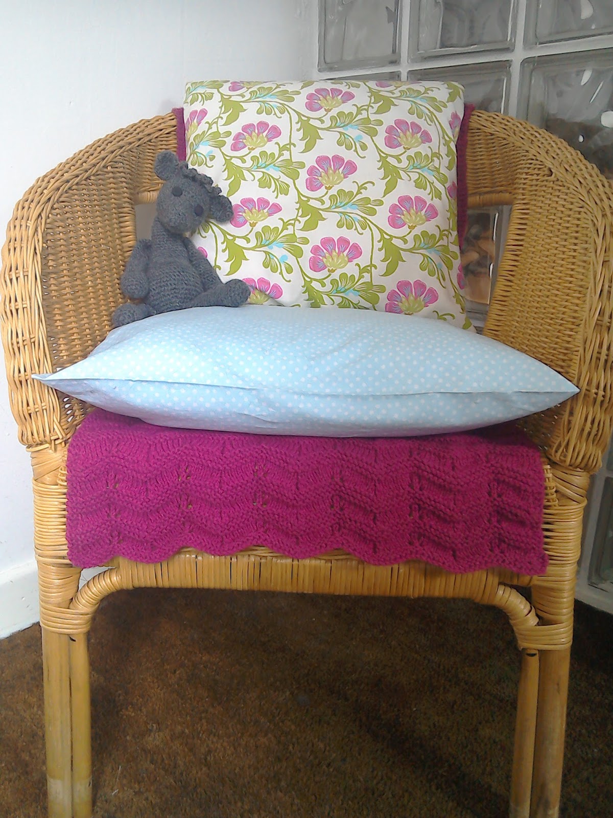 SIMPLY IN STITCHES: Shabby chic new look for old wicker chair