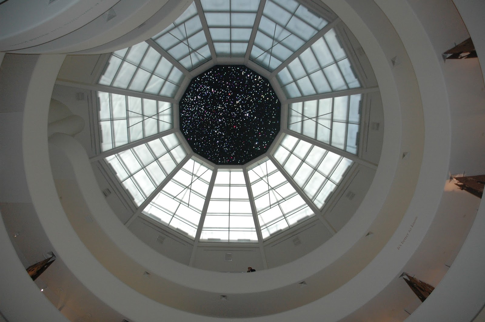 Día: Живой ПАНДУС - Музей Гуггенхейма. The Guggenheim Museum is Live RAMP.