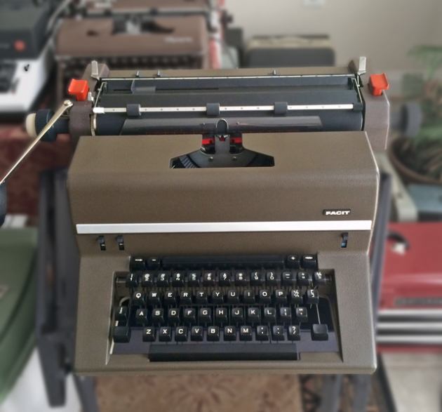 Welcome to the Typosphere: NICE new manual standard typewriters for ...
