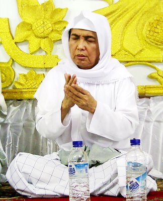 AAN SUTANTO: Biografi Hadhrotusy Syaikh KH. Ahmad Asrori Al Ishaqy